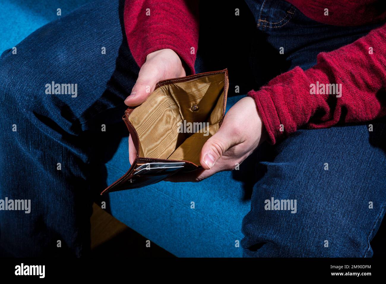 Checking banknotes hi-res stock photography and images - Alamy