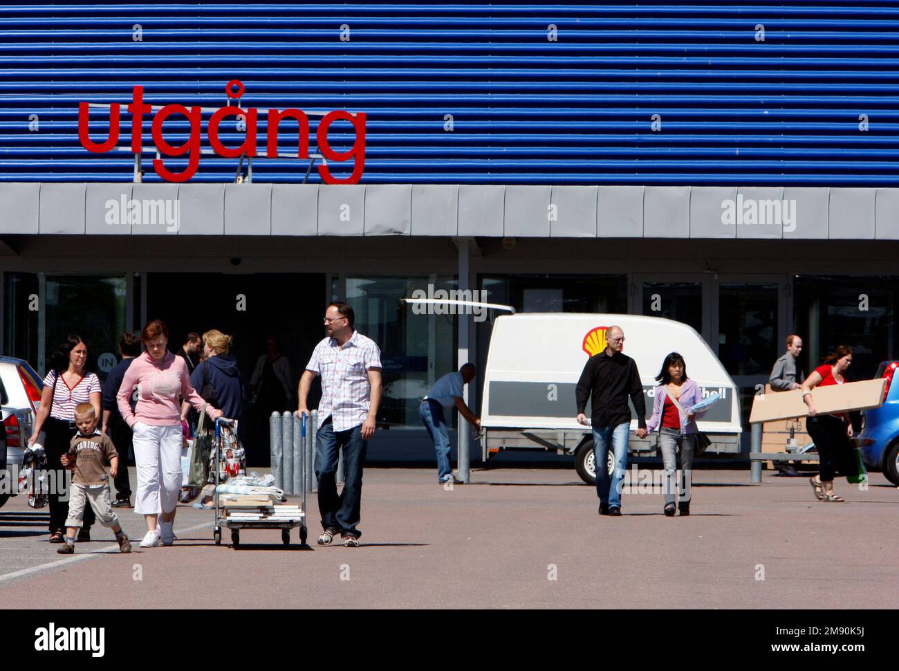 Customers outside an Ikea store Stock Photo - Alamy