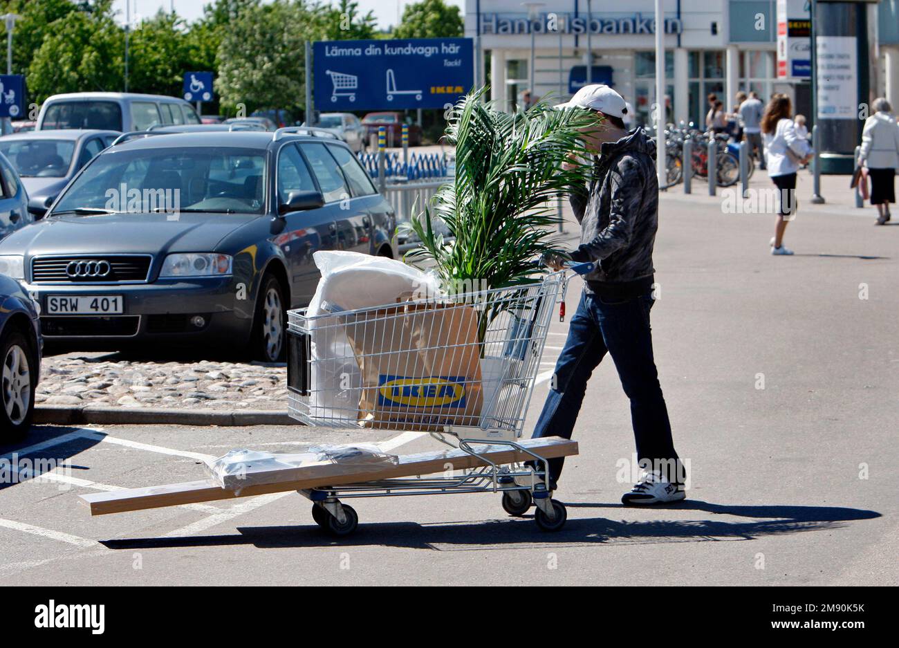 Customers outside an Ikea store Stock Photo - Alamy