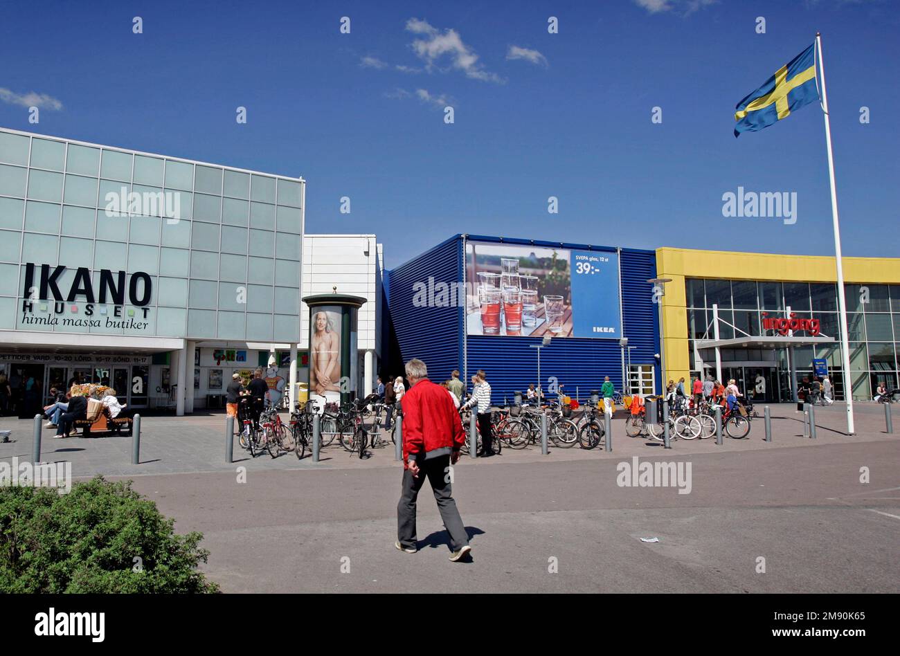 Customers outside an Ikea store Stock Photo - Alamy