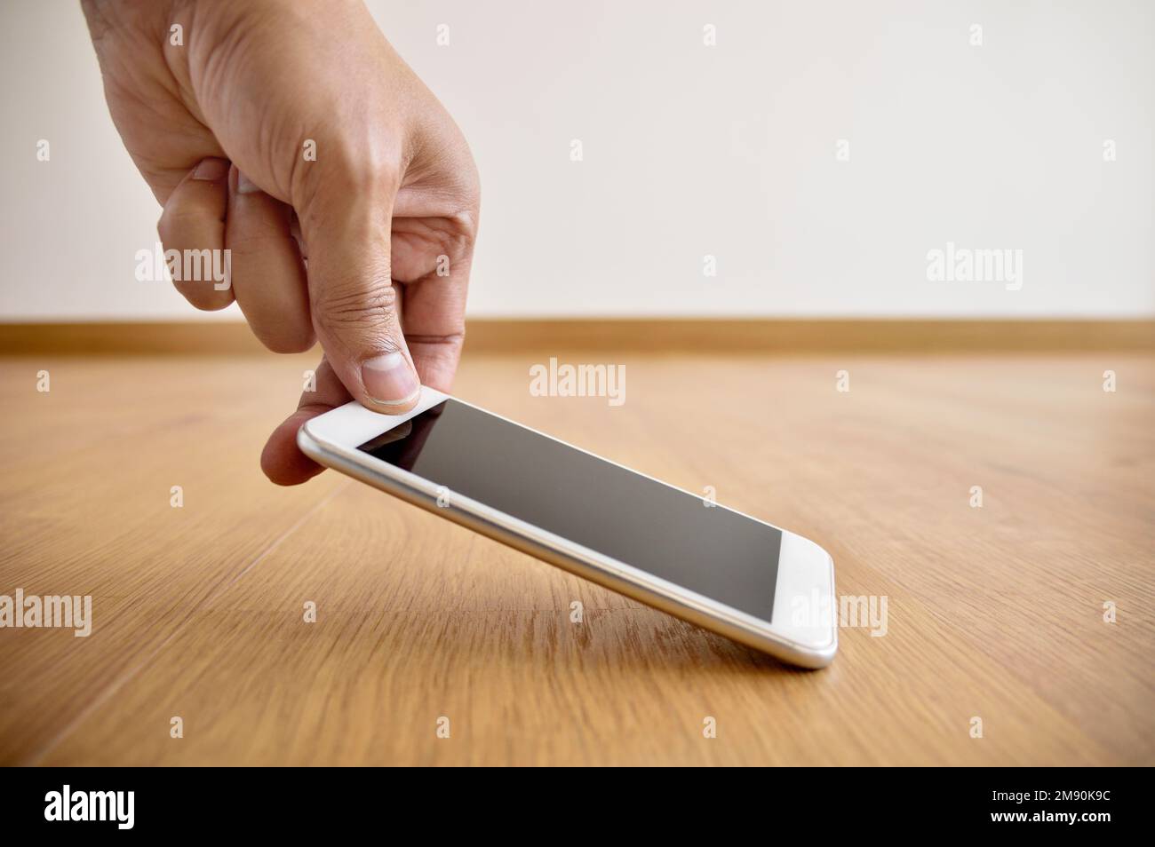 Mobile phone lost floor hi-res stock photography and images - Alamy