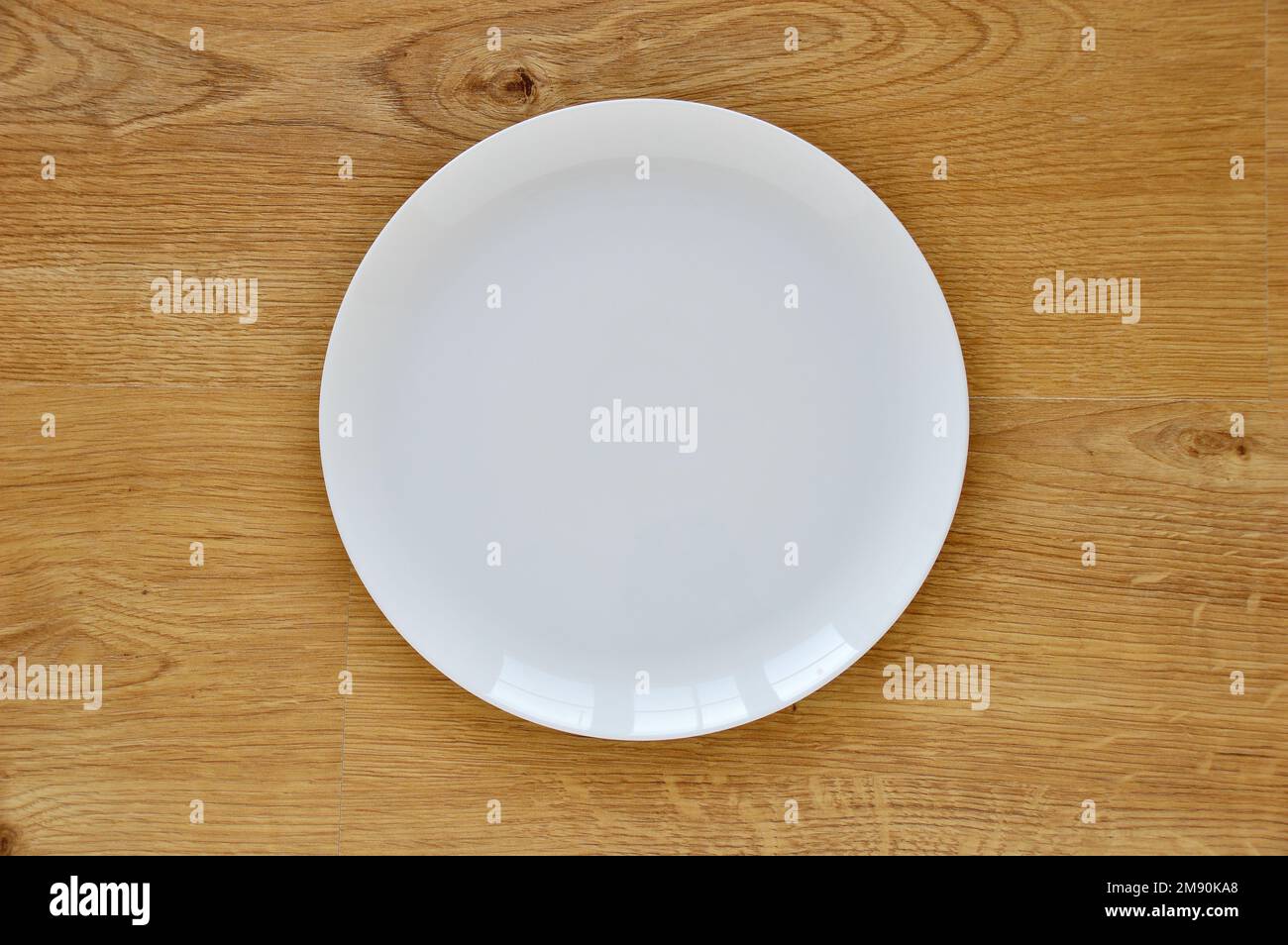 Empty white table hi-res stock photography and images - Alamy