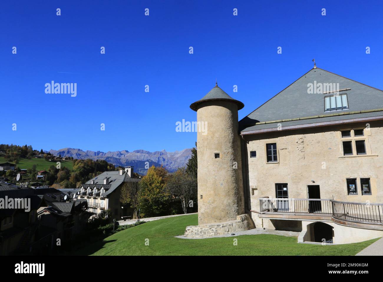 Maison en pierre sans toit hi-res stock photography and images - Alamy