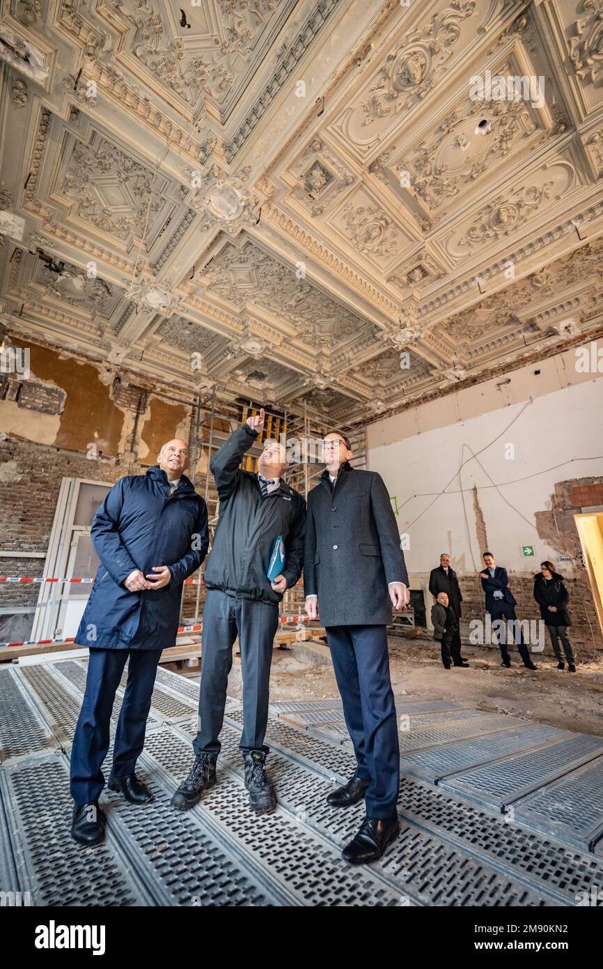 16 January 2023, Hessen, Frankfurt/Main: Thomas Platte (center ...