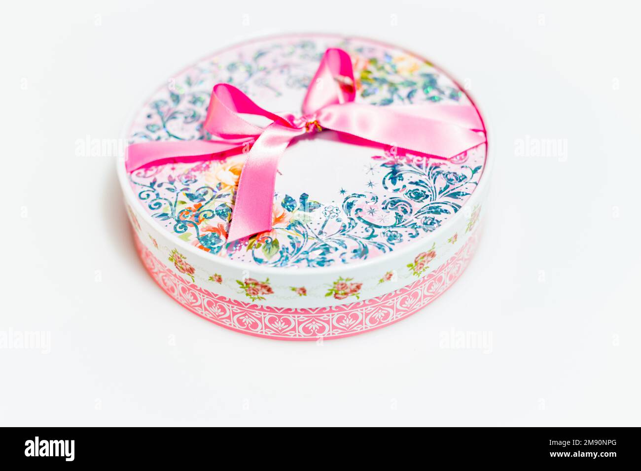 Pink box of chocolates with ribbon bow Stock Photo - Alamy