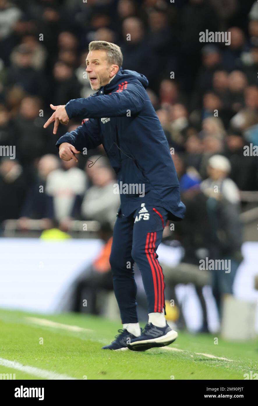 Tottenham hotspur assistant coach hi-res stock photography and images ...