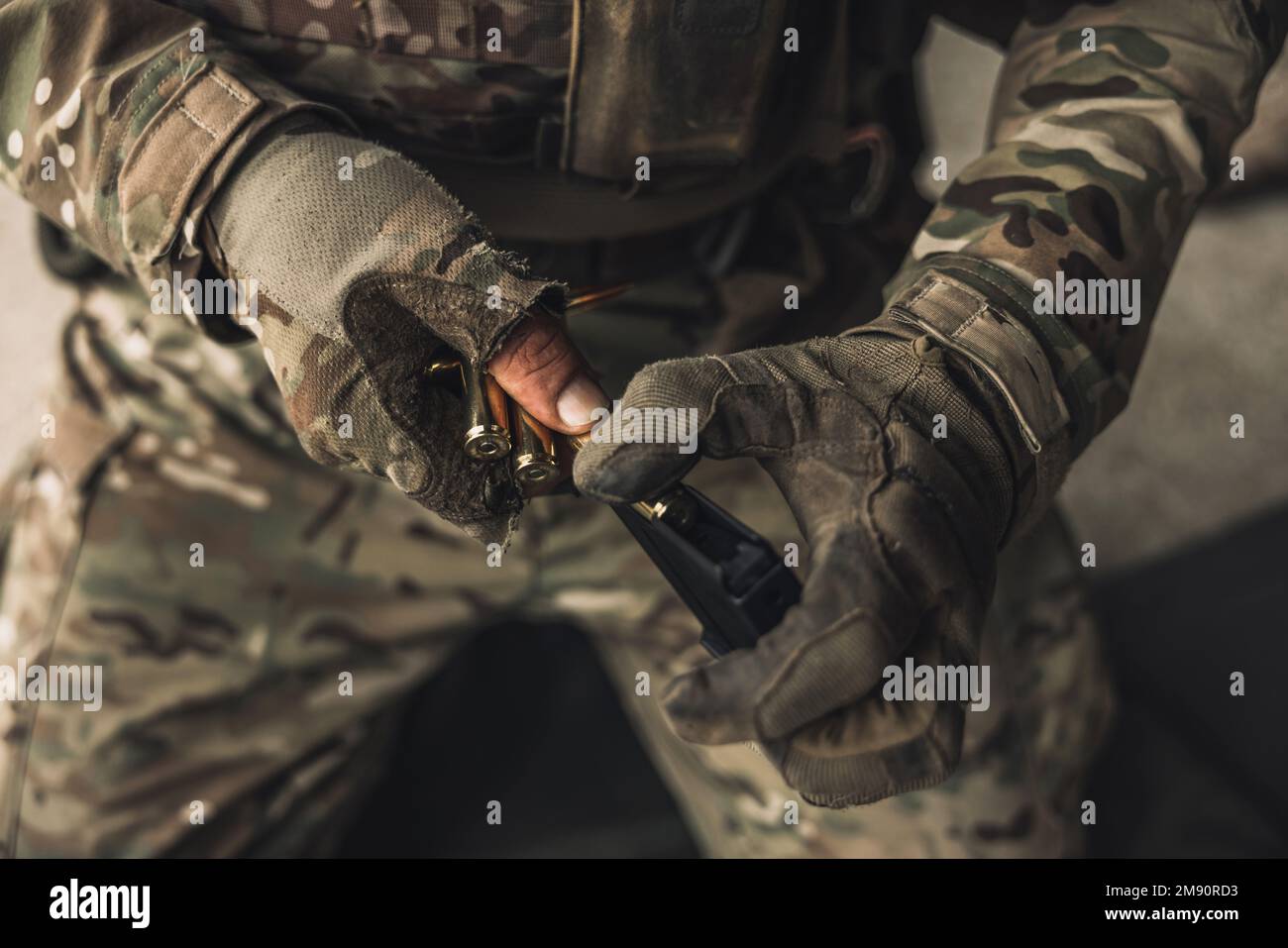 Close up soldier hands hi-res stock photography and images - Alamy