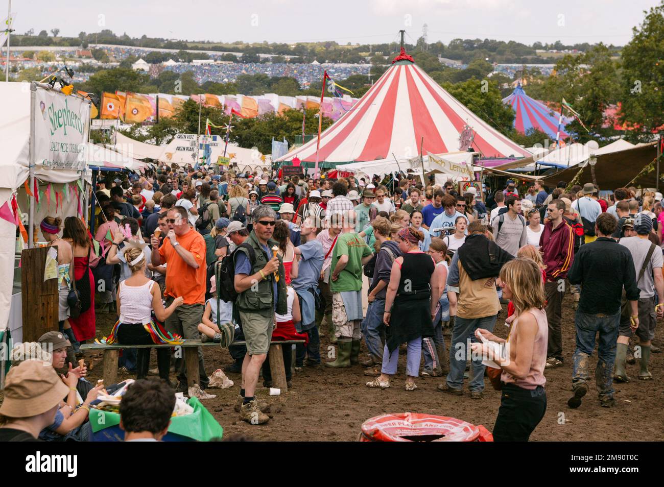 Glastonbury 04 hi-res stock photography and images - Alamy