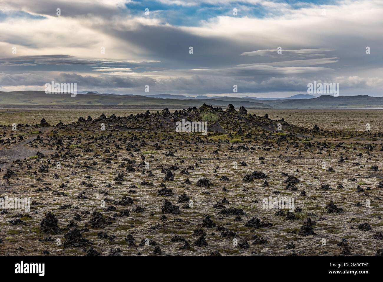 Tubular basalt columns at Reynisfjara beach, Southern Iceland Stock ...