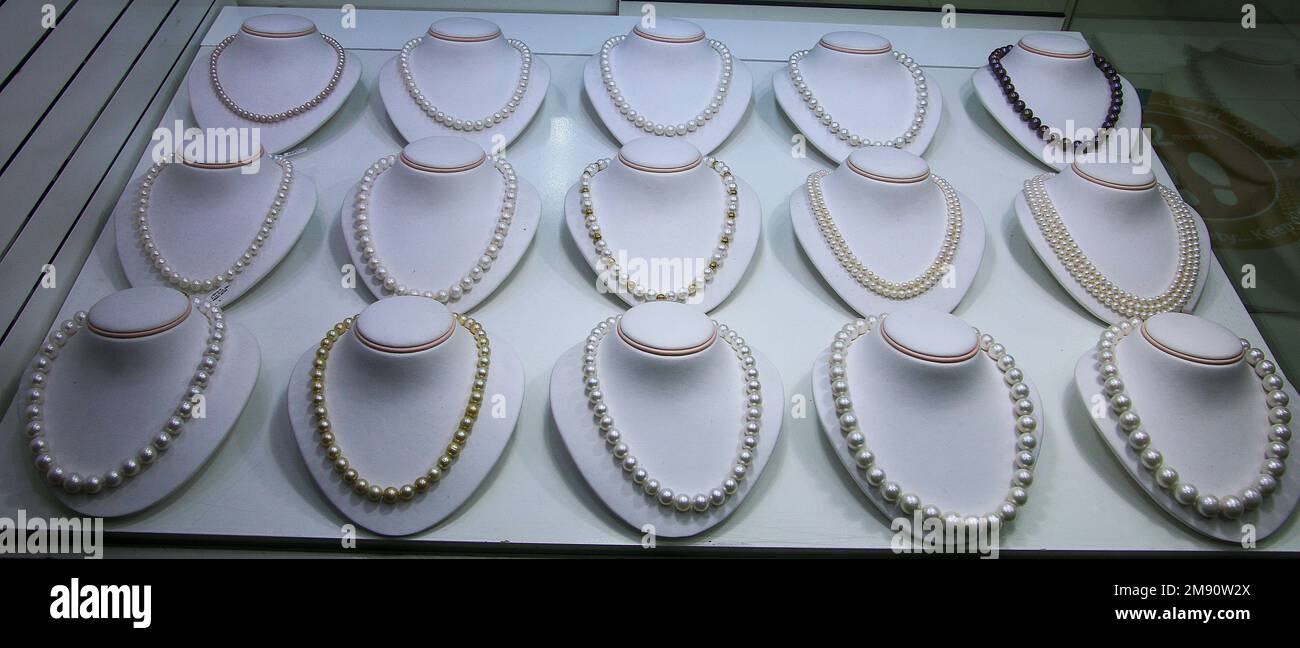 Pearl necklaces for sale in Dubai City, UAE Stock Photo - Alamy