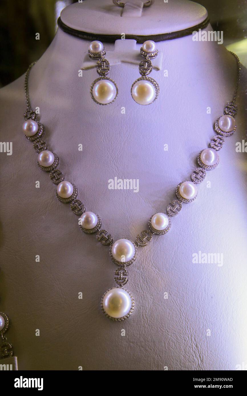 Pearl necklaces for sale in Dubai City, UAE Stock Photo - Alamy