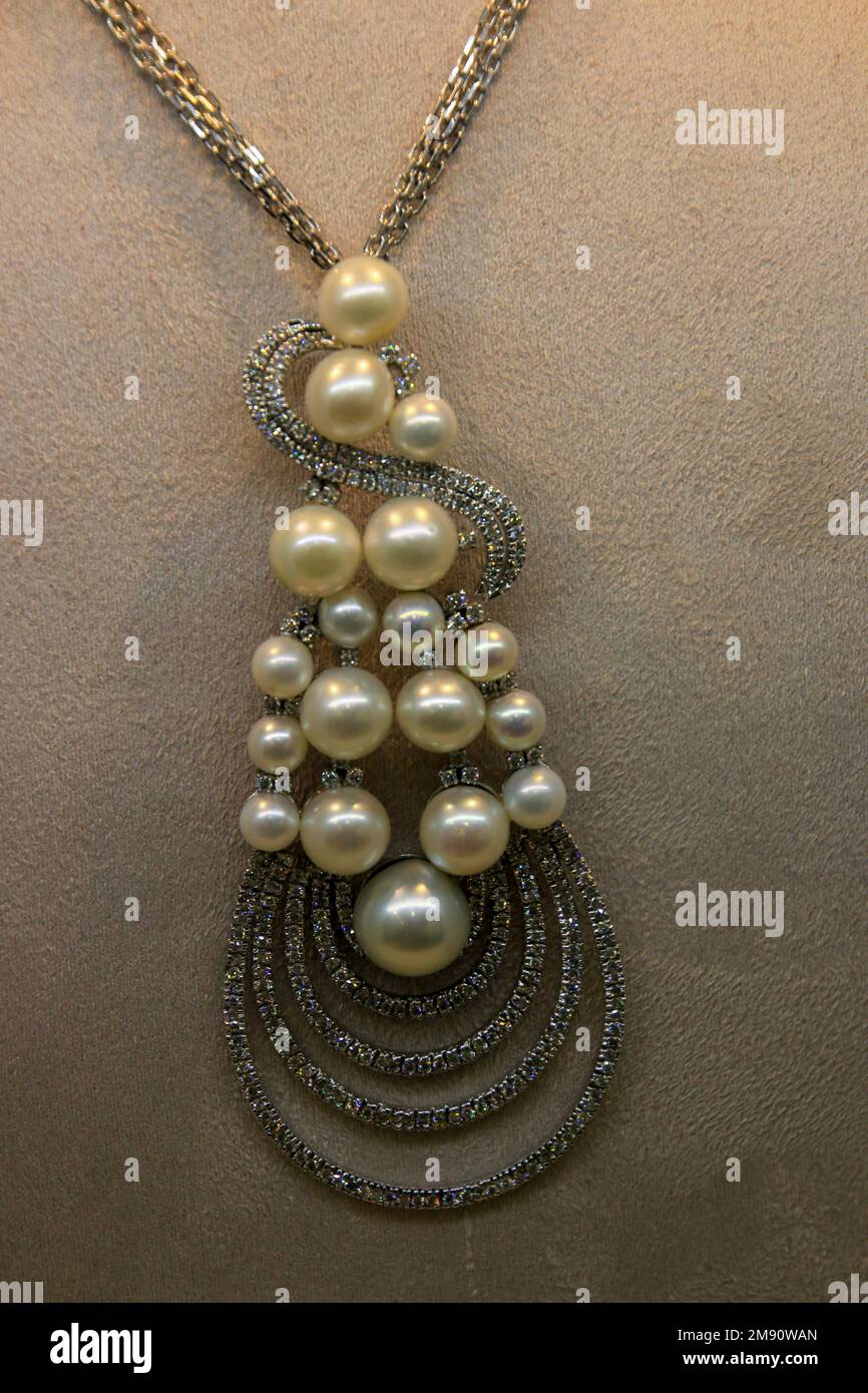 Pearl necklaces for sale in Dubai City, UAE Stock Photo - Alamy