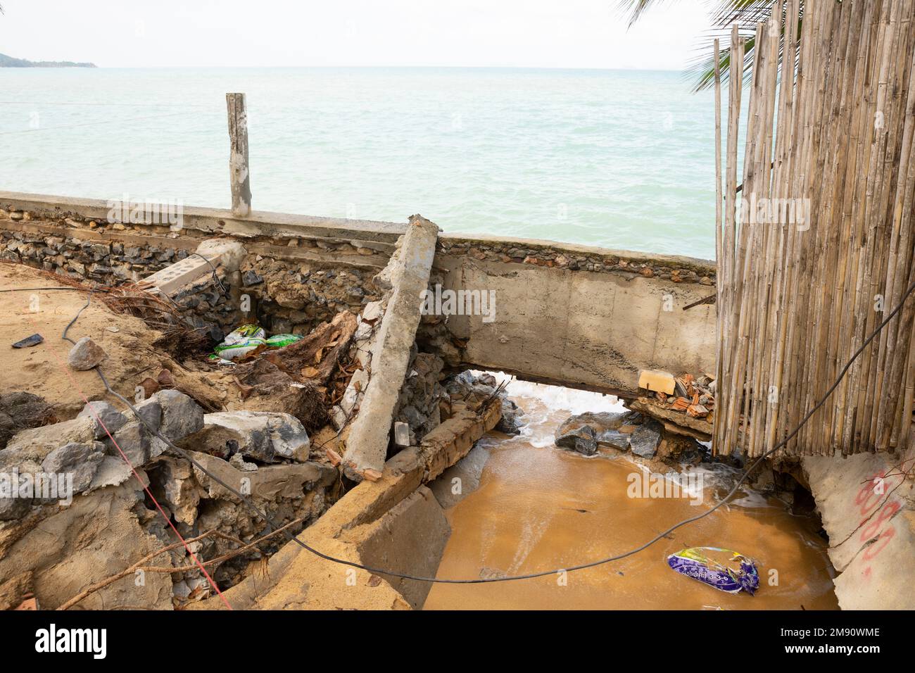 Tsunami waves thailand hi-res stock photography and images - Alamy