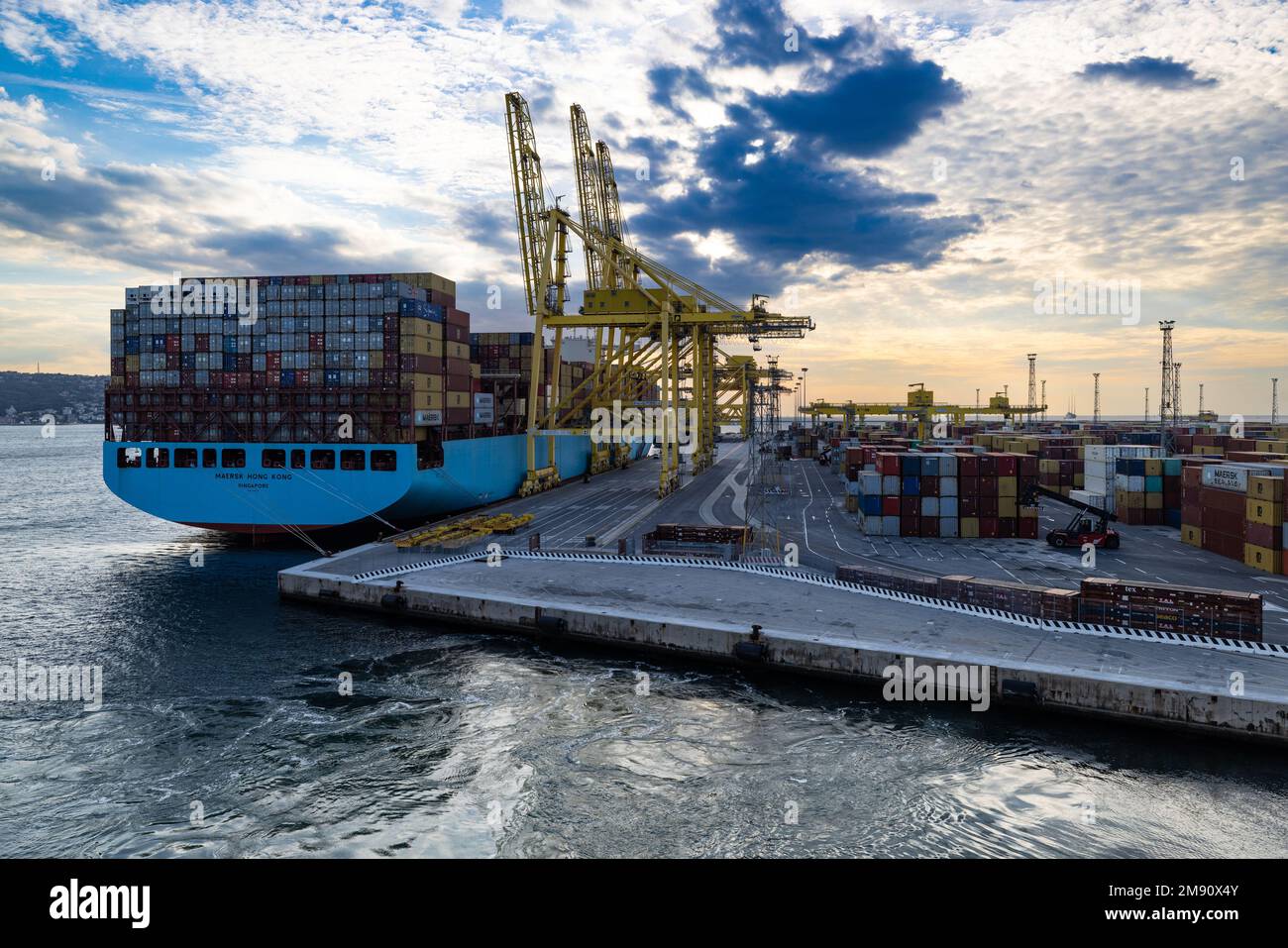 Loaded container ship in sea hi-res stock photography and images - Alamy