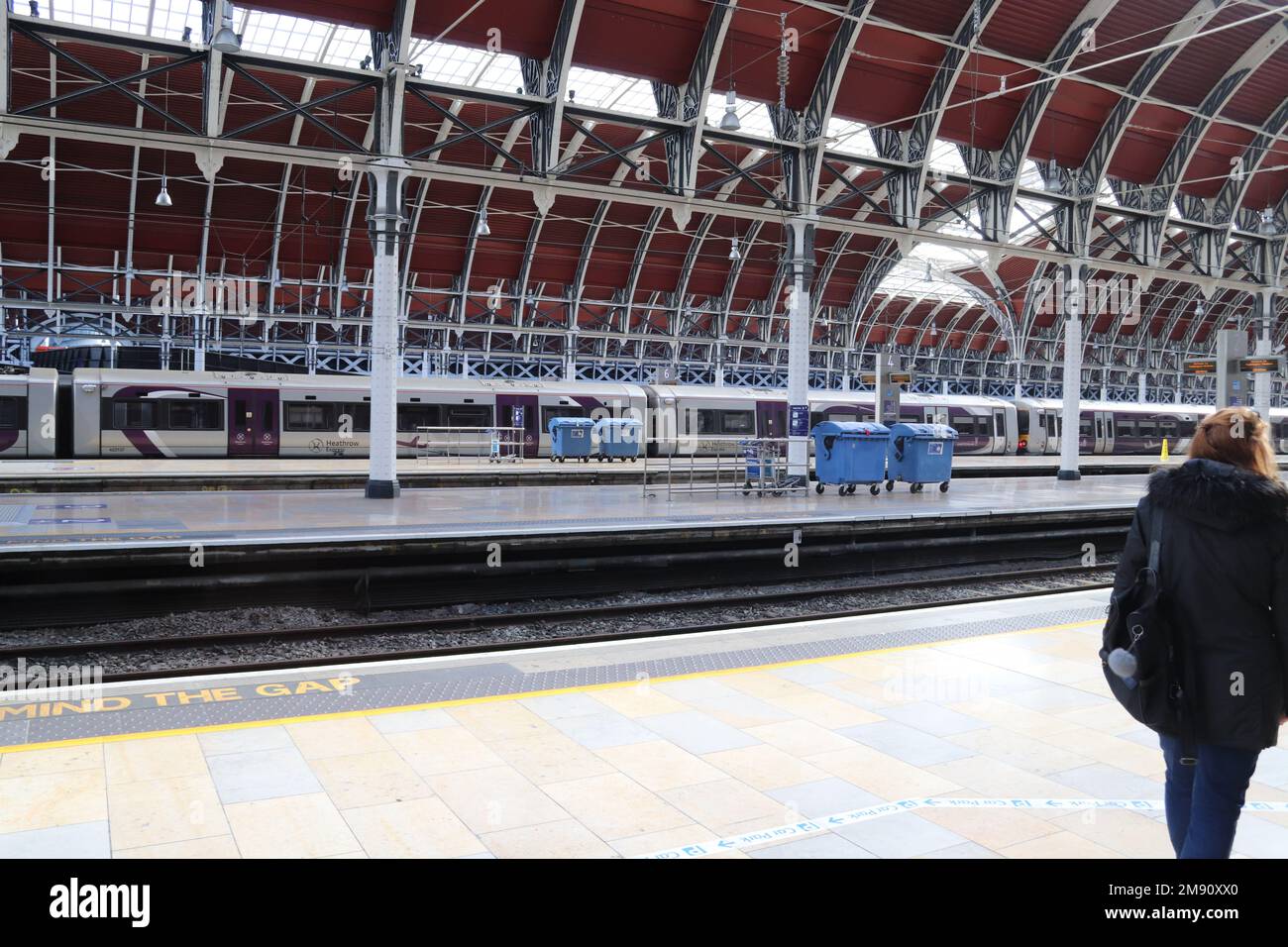 Platform structure paddington station hi-res stock photography and ...
