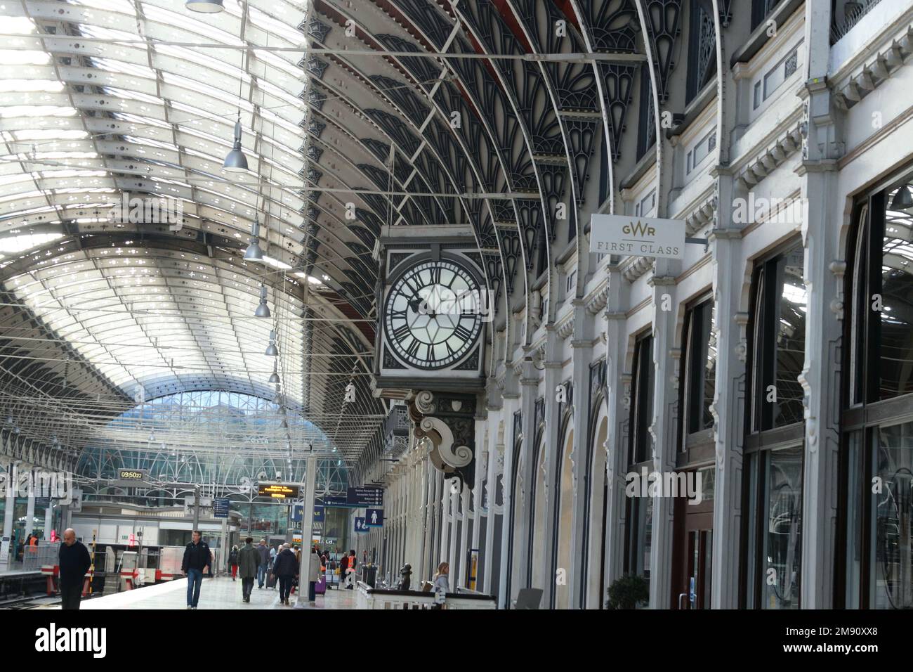 Platform structure paddington station hi-res stock photography and ...