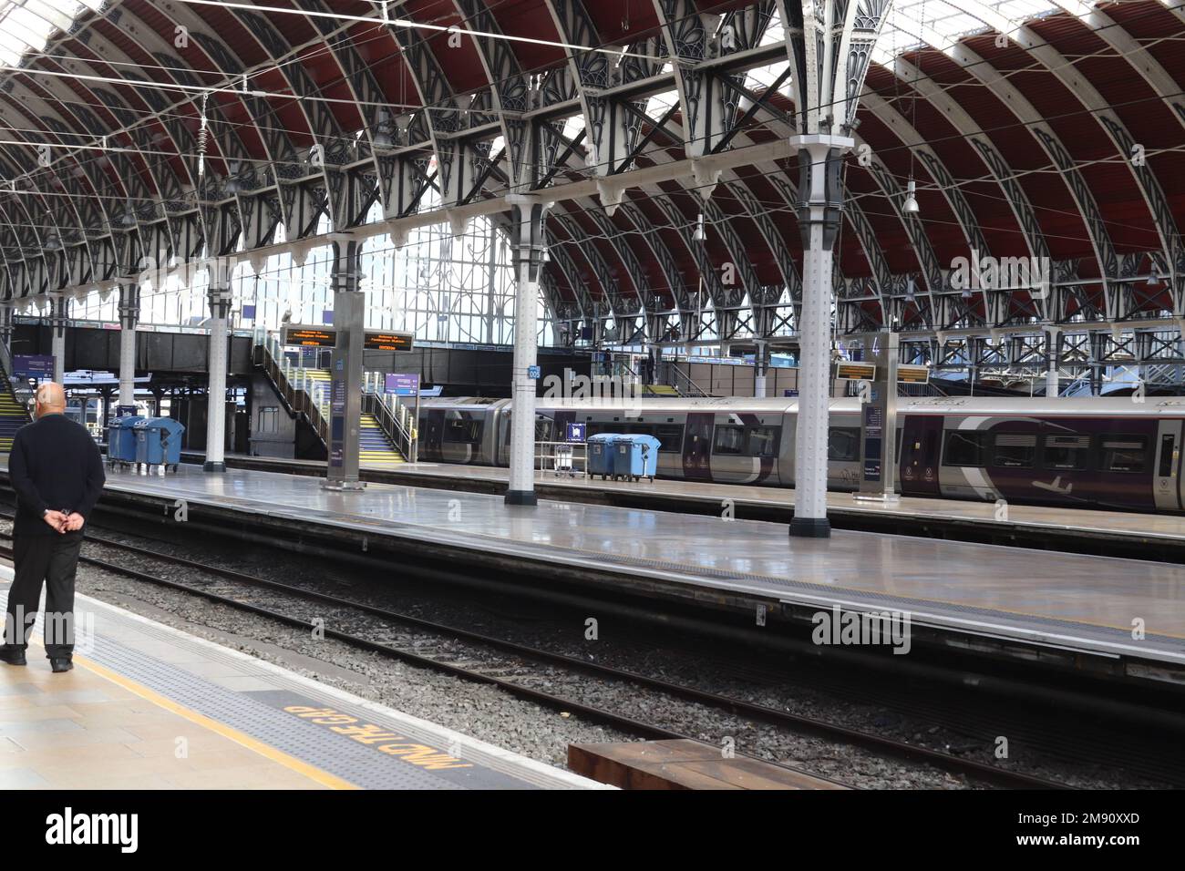 Platform structure paddington station hi-res stock photography and ...