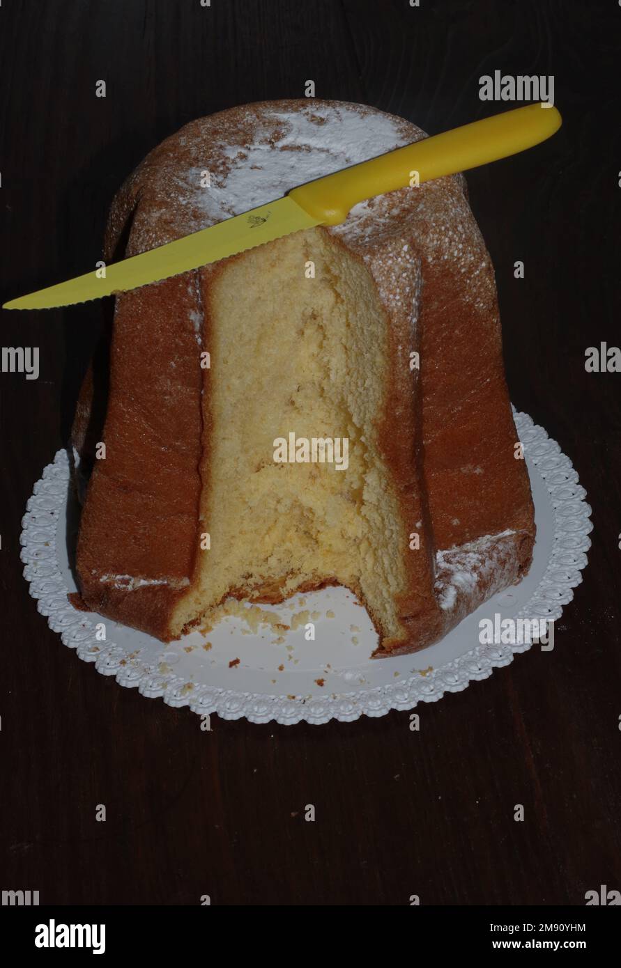 Pandoro italy hi-res stock photography and images - Alamy