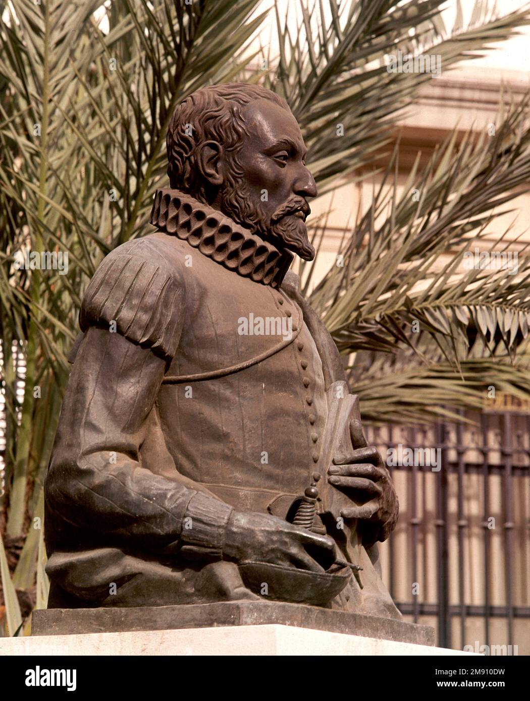 Monumento a miguel de cervantes saavedra hi-res stock photography and ...
