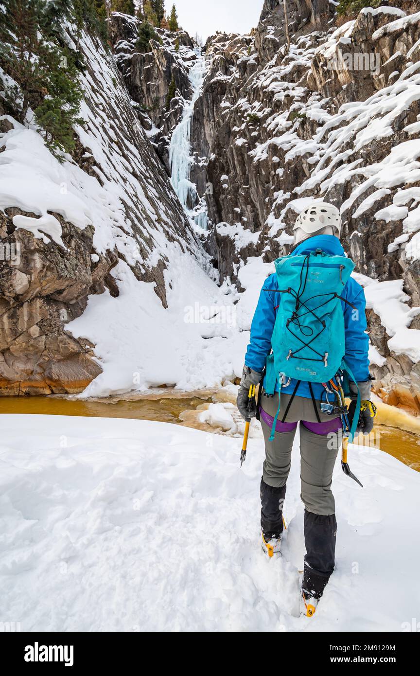 Noelle Synder approaches Horsetail Falls in the Uncompahgre Gorge Stock ...