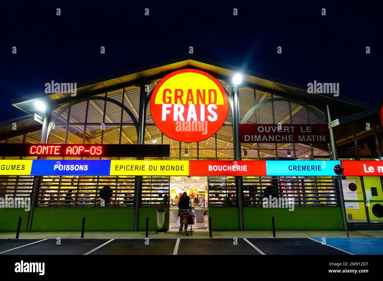 Grand magasin français hi-res stock photography and images - Alamy