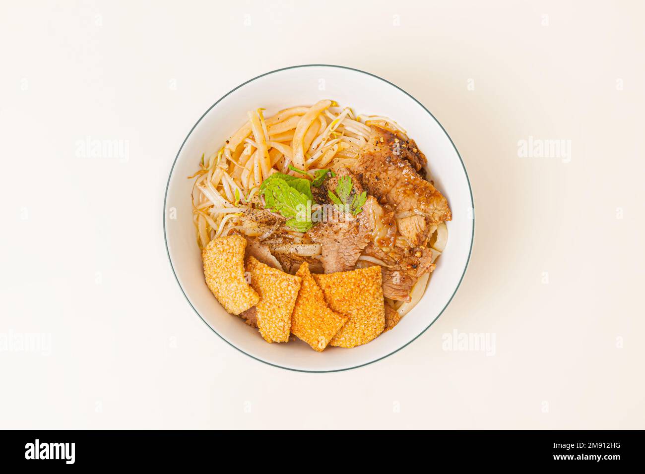 Cao Lau Hoi An, Vietnamese rice noodle with pork, Vietnamese food ...