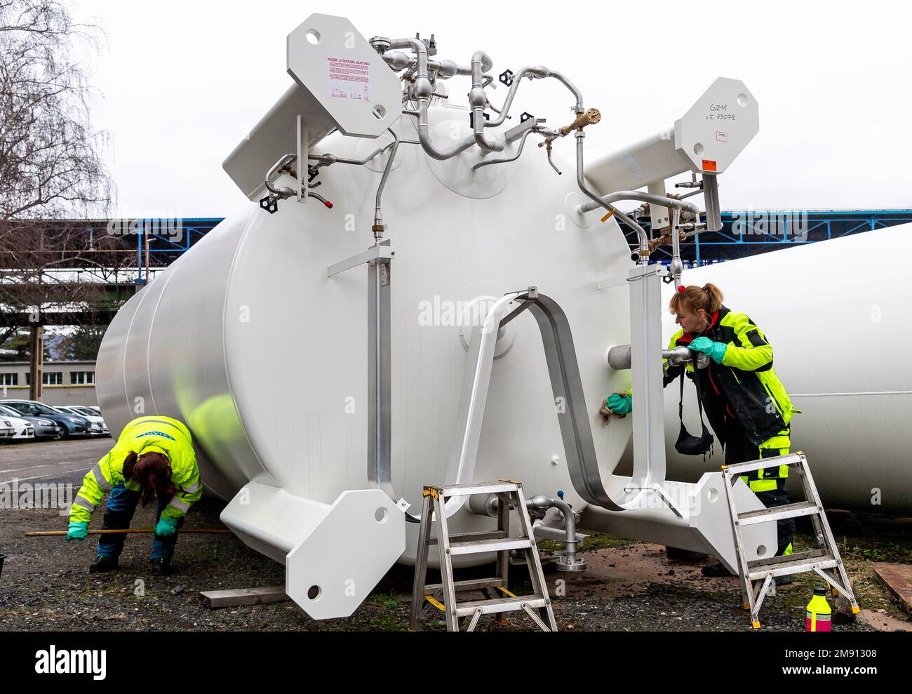 Liquid gases and for lng liquefied natural gas hi-res stock photography ...