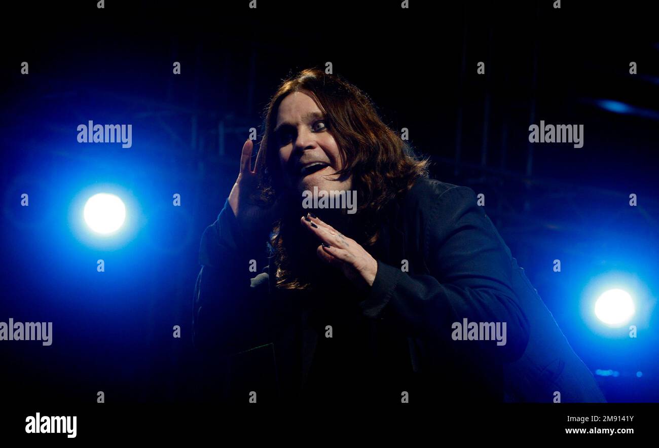 Ozzy osbourne stage hi-res stock photography and images - Alamy