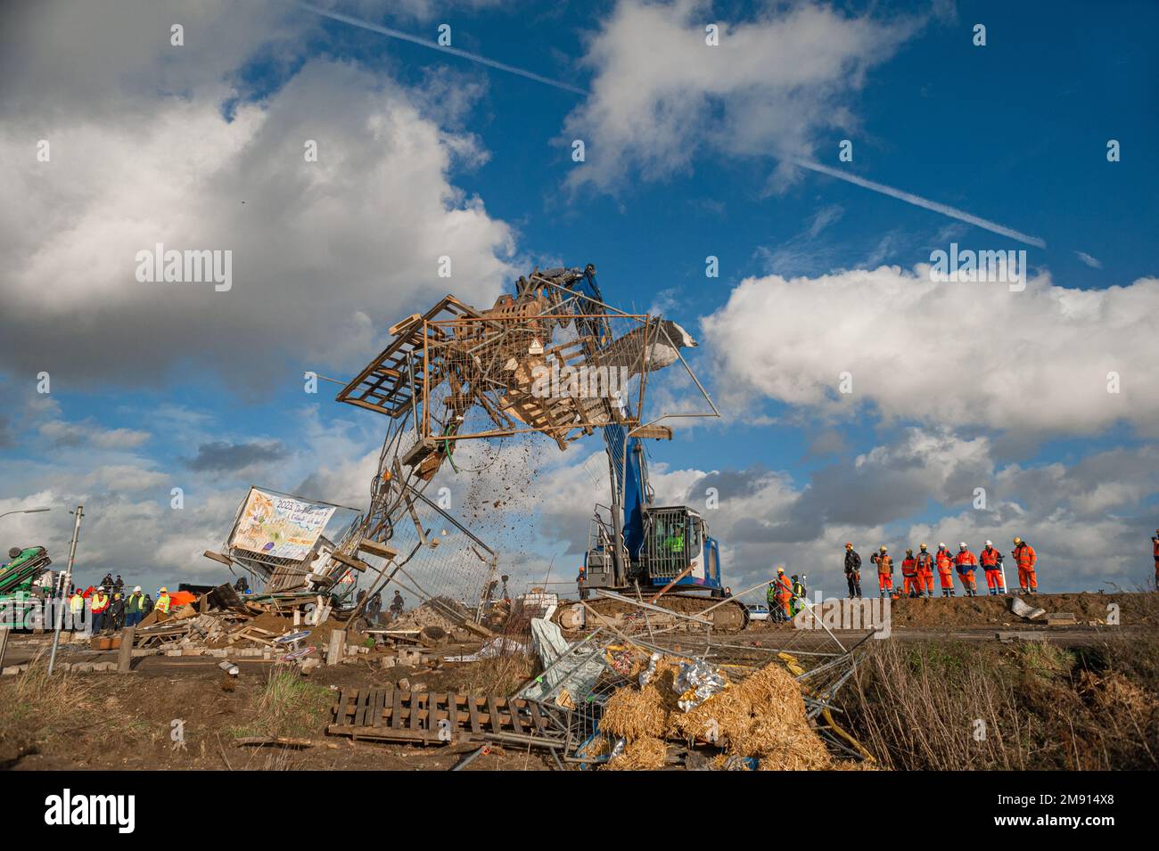 RWE, Lutzerath, Germany. Wednesday, 11 January 2023. Climate activists ...