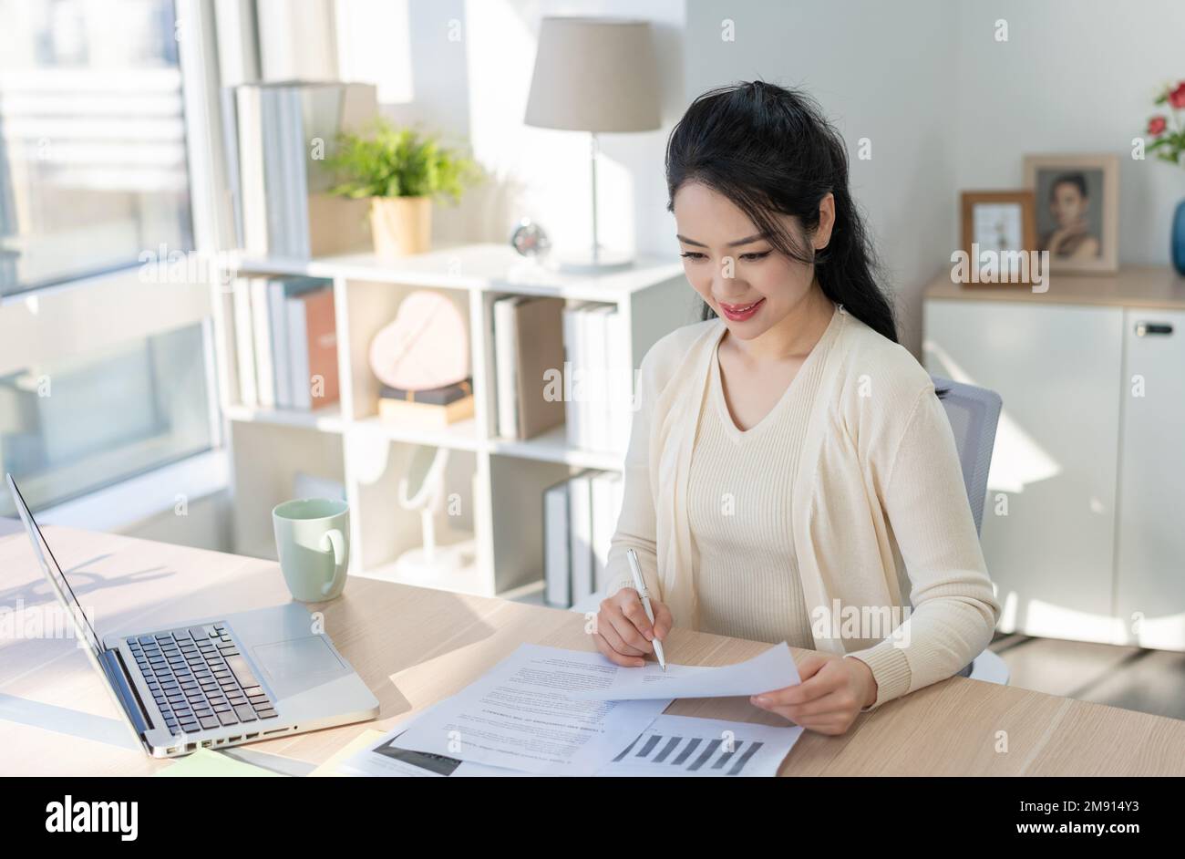 Young women's leisure office Stock Photo - Alamy