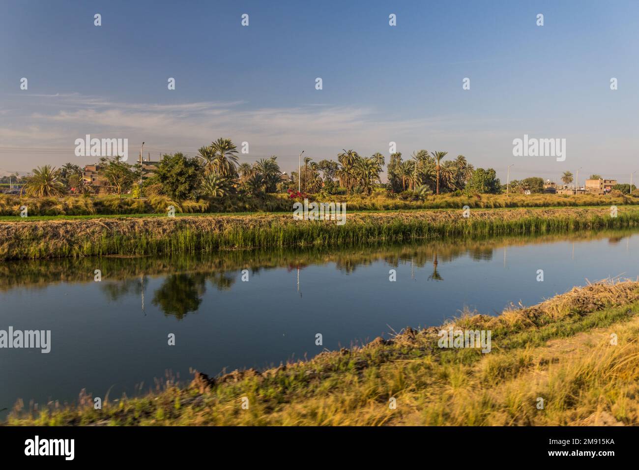 Egypt nile irrigation traditional hi-res stock photography and images ...