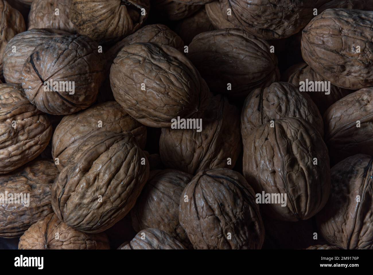 Top view of lots of walnut with its shell Stock Photo - Alamy