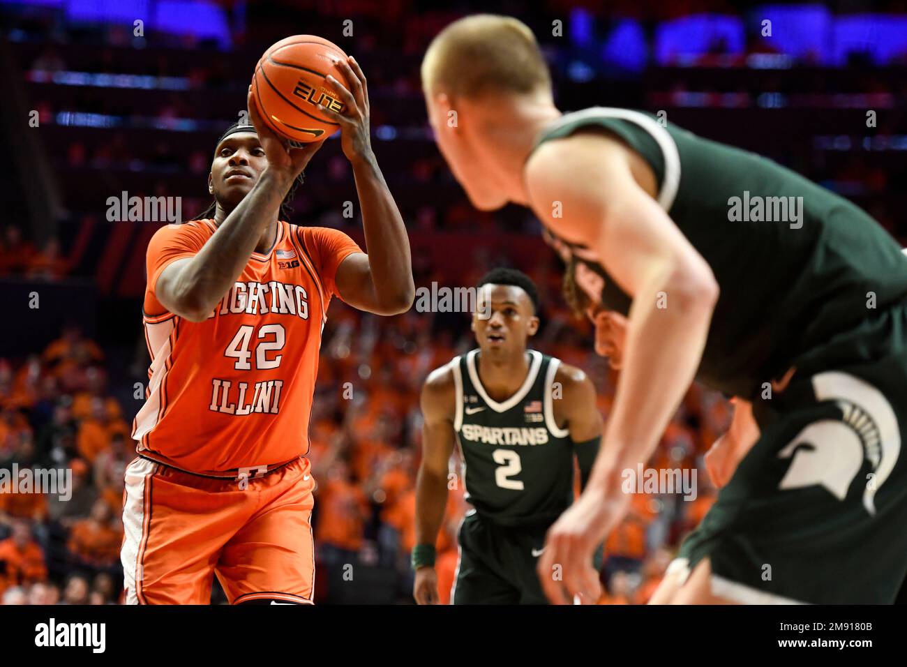 Illinois' Dain Dainja (42) shoots a free throw during the first half of ...