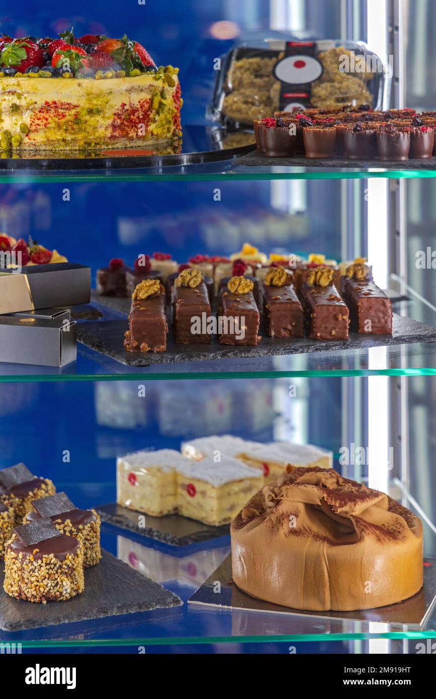 Refrigerator cakes hi-res stock photography and images - Alamy