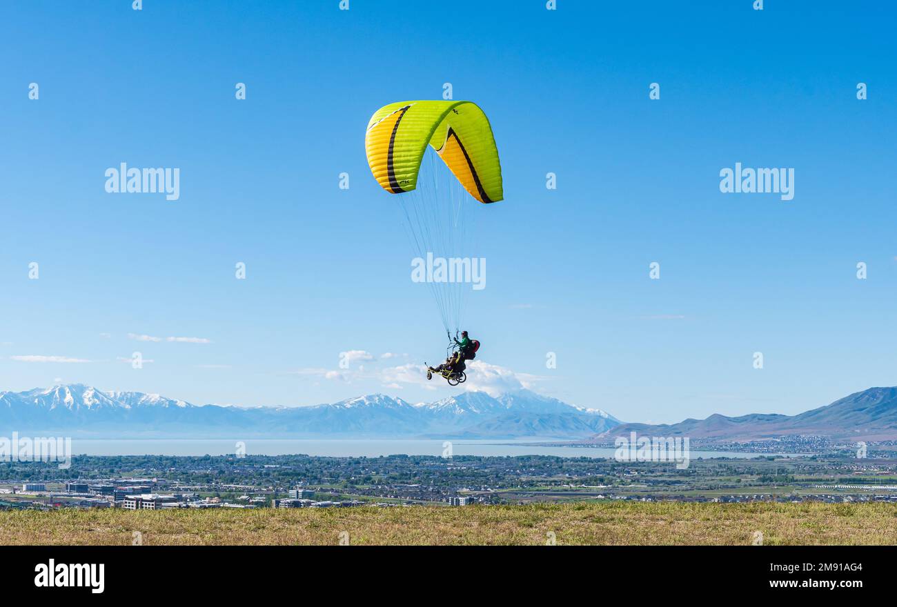 Trike Paraglider ridge soaring at Point of the Mountain Flight Park in ...