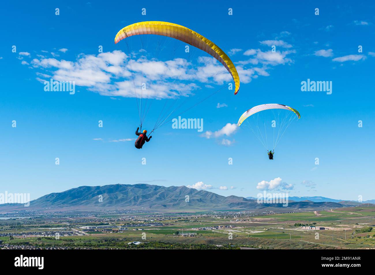 Paragliders ridge soaring at Point of the Mountain Flight Park in Utah ...