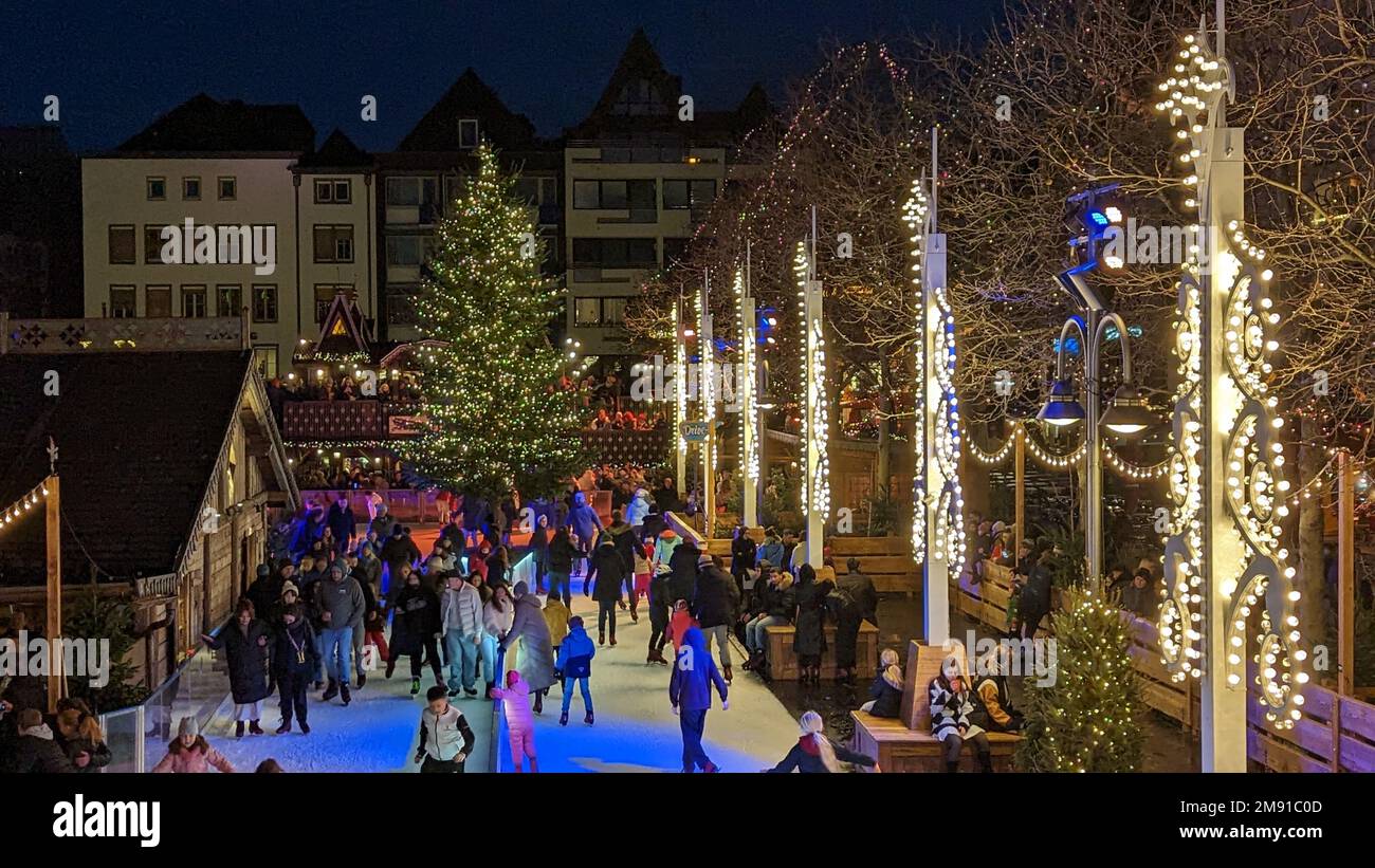 Outdoor ice rink at Cologne Christmas market Stock Photo - Alamy