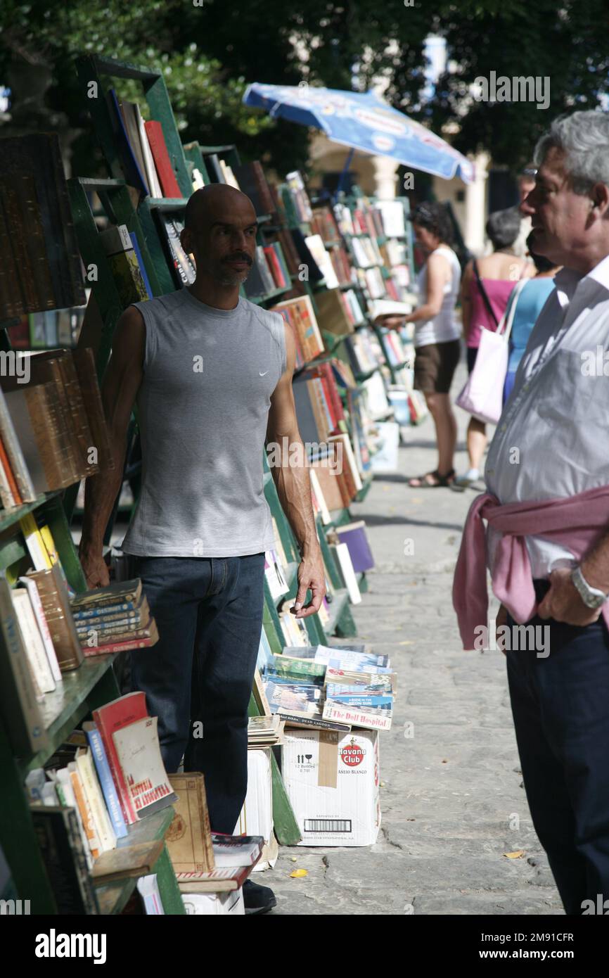 Street selling of books hi-res stock photography and images - Alamy