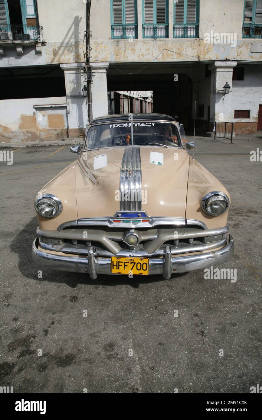Pink Cadillac in downtown Havana, Cuba Stock Photo - Alamy