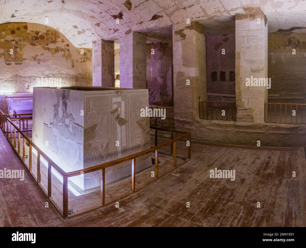 Egypt king valley tomb chamber hi-res stock photography and images - Alamy