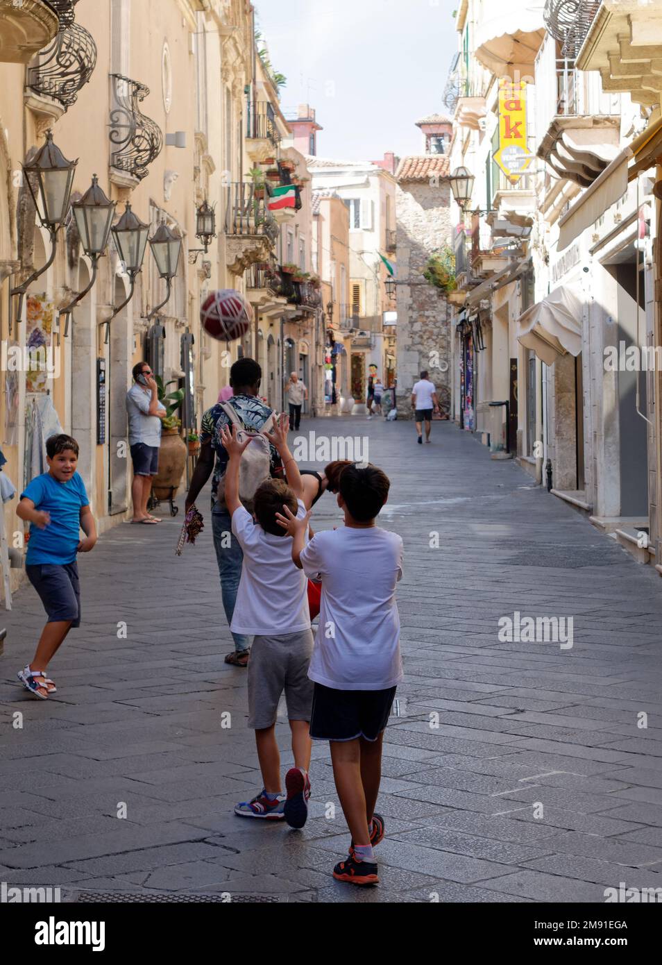 Children playing italy in street hi-res stock photography and images ...