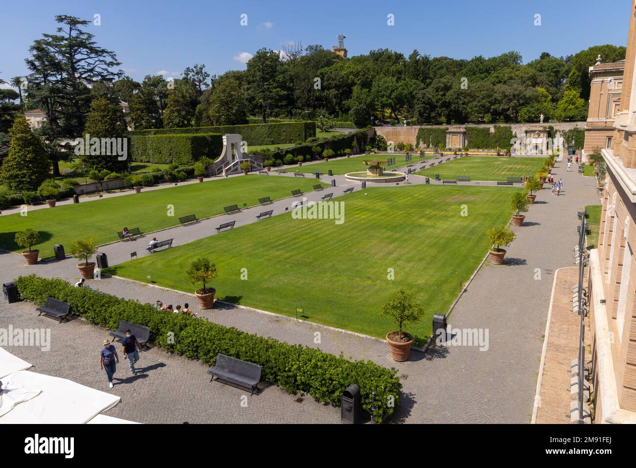 Inner courtyard of Vatican city museum with visitors. Garden of Vatican ...