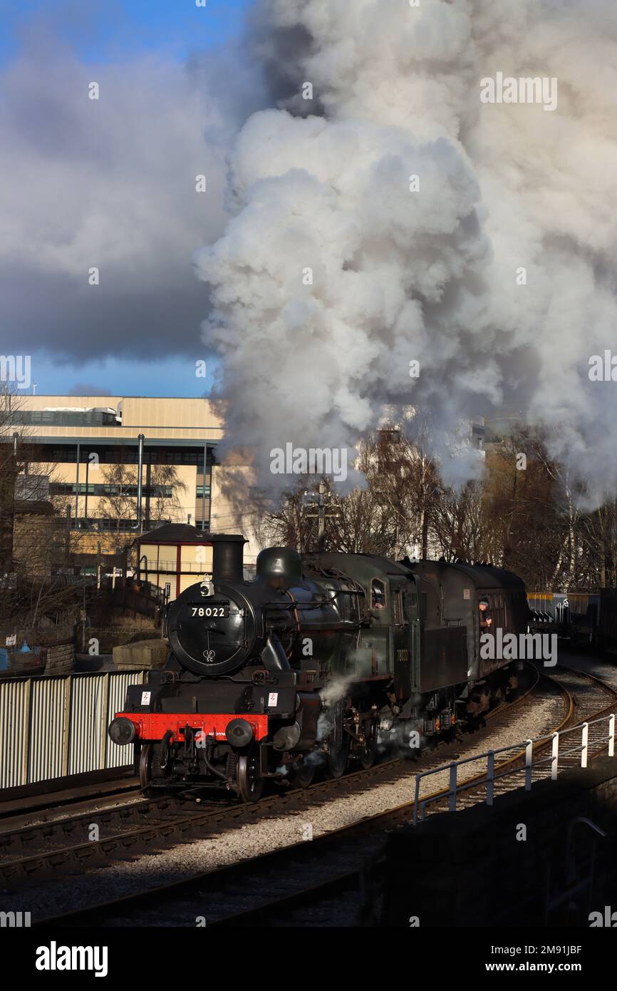 78022 br standard class 2mt steam locomotive hi-res stock photography ...
