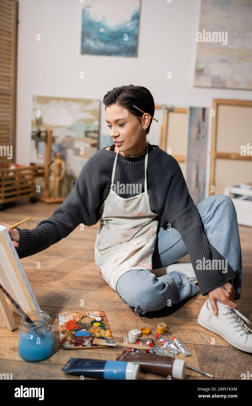 Messy art studio hi-res stock photography and images - Alamy