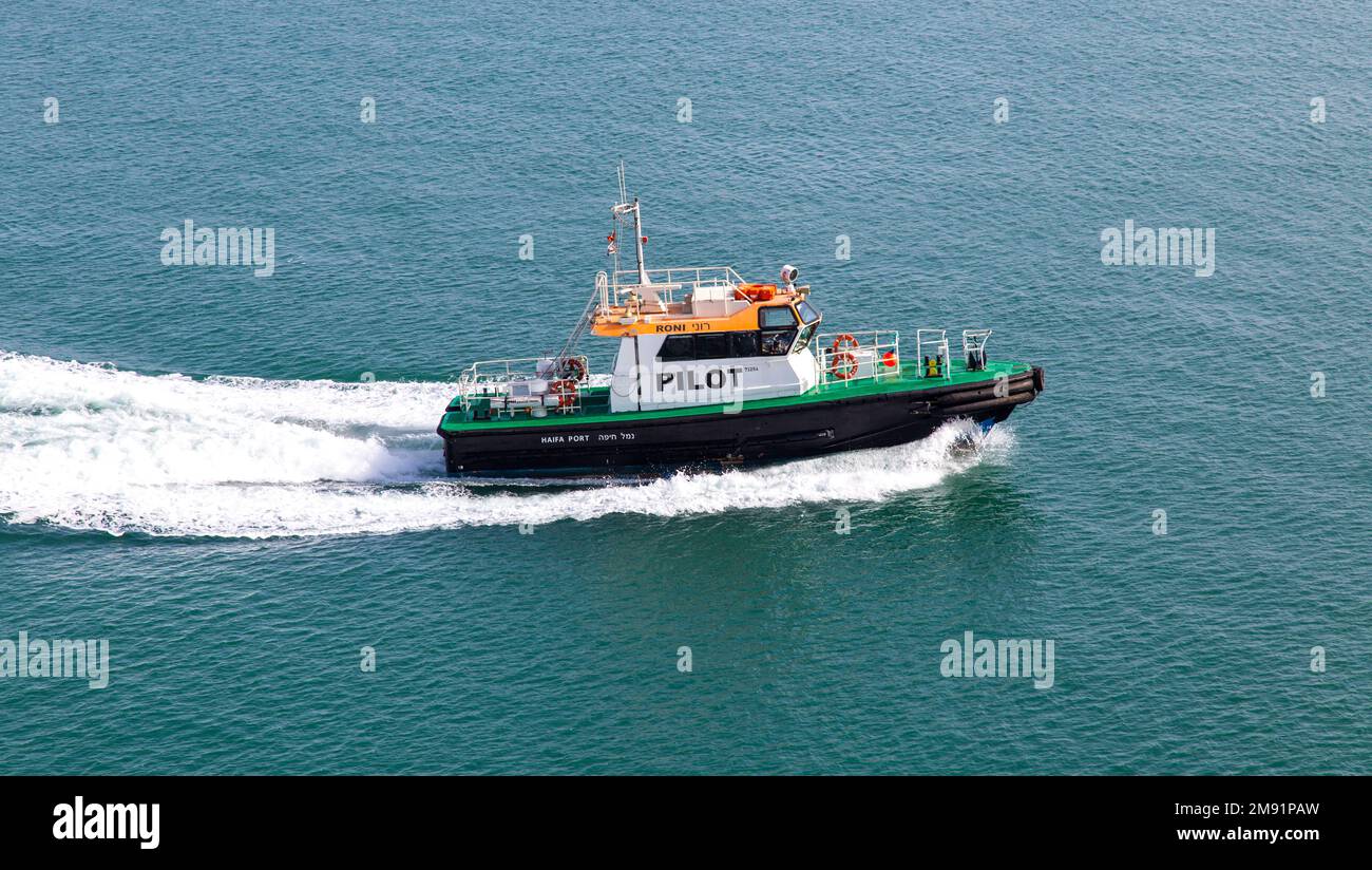 Commercial pilot hi-res stock photography and images - Alamy