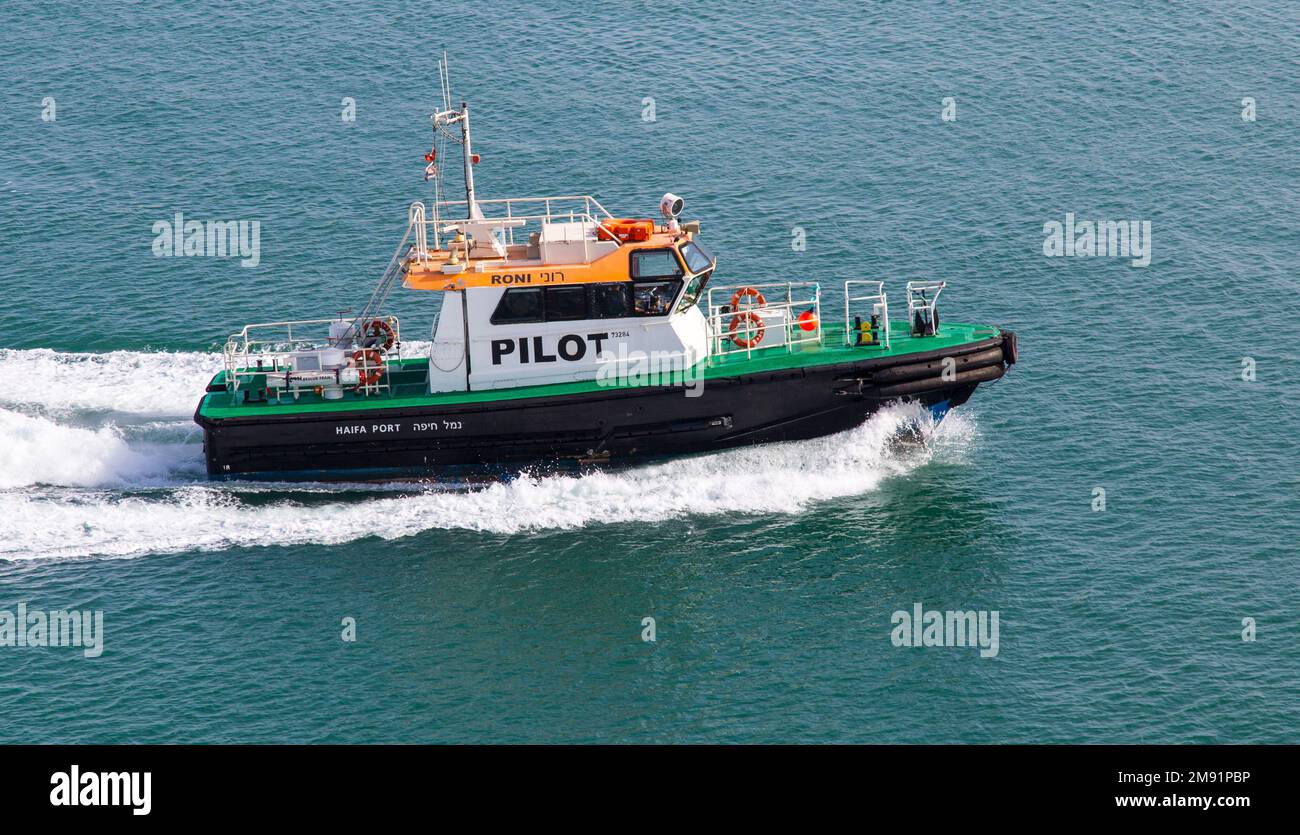 Pilot boat hi-res stock photography and images - Alamy