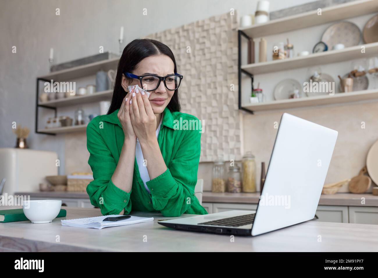 Woman crying desk hi-res stock photography and images - Alamy