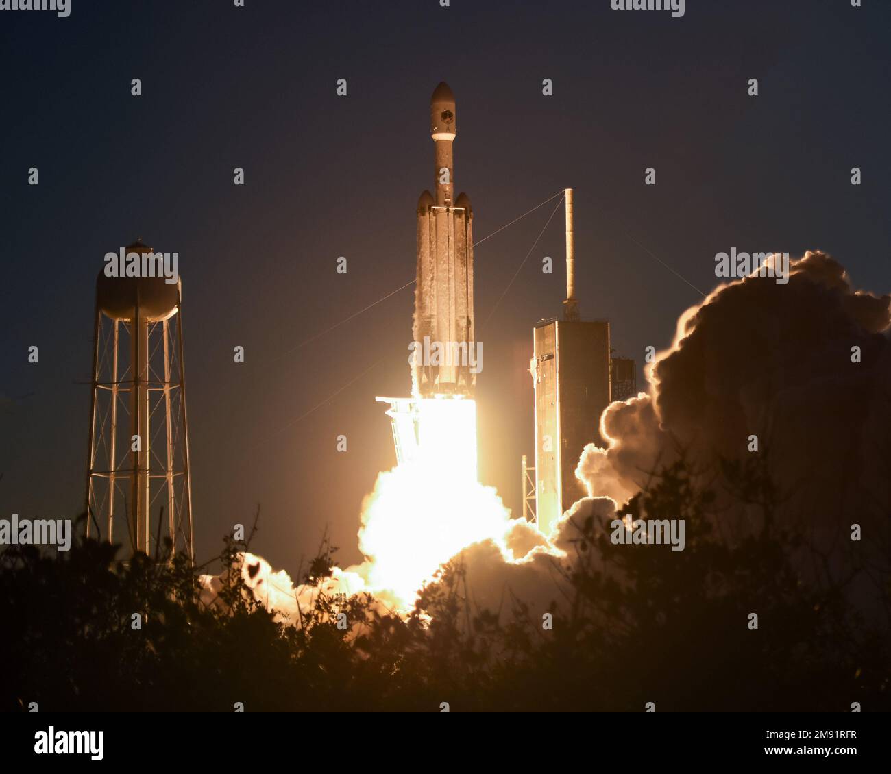 A SpaceX Falcon Heavy launches at 5:56 PM from Complex 39A at the ...