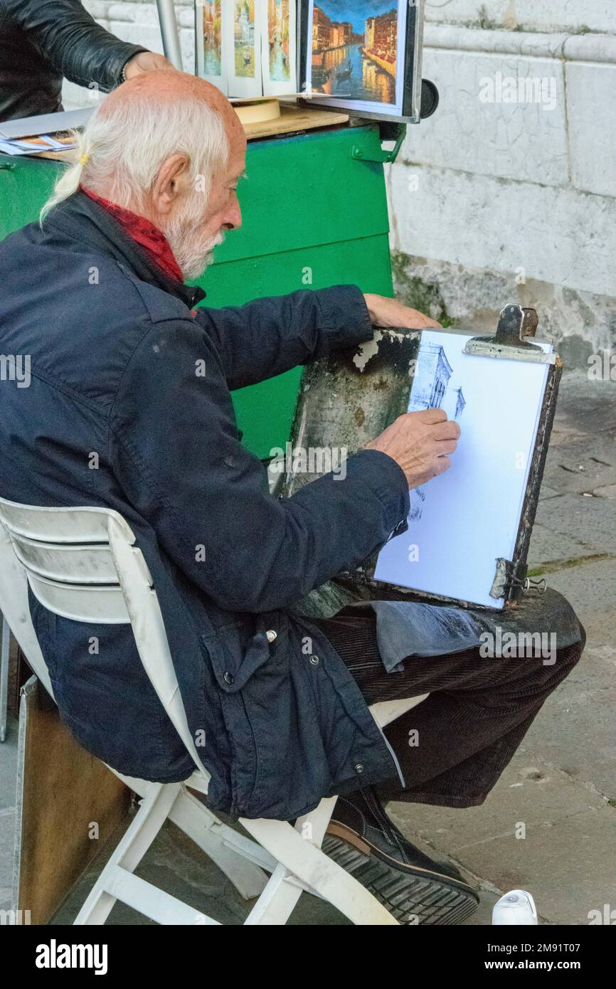 Street artist at work in Venice Stock Photo - Alamy