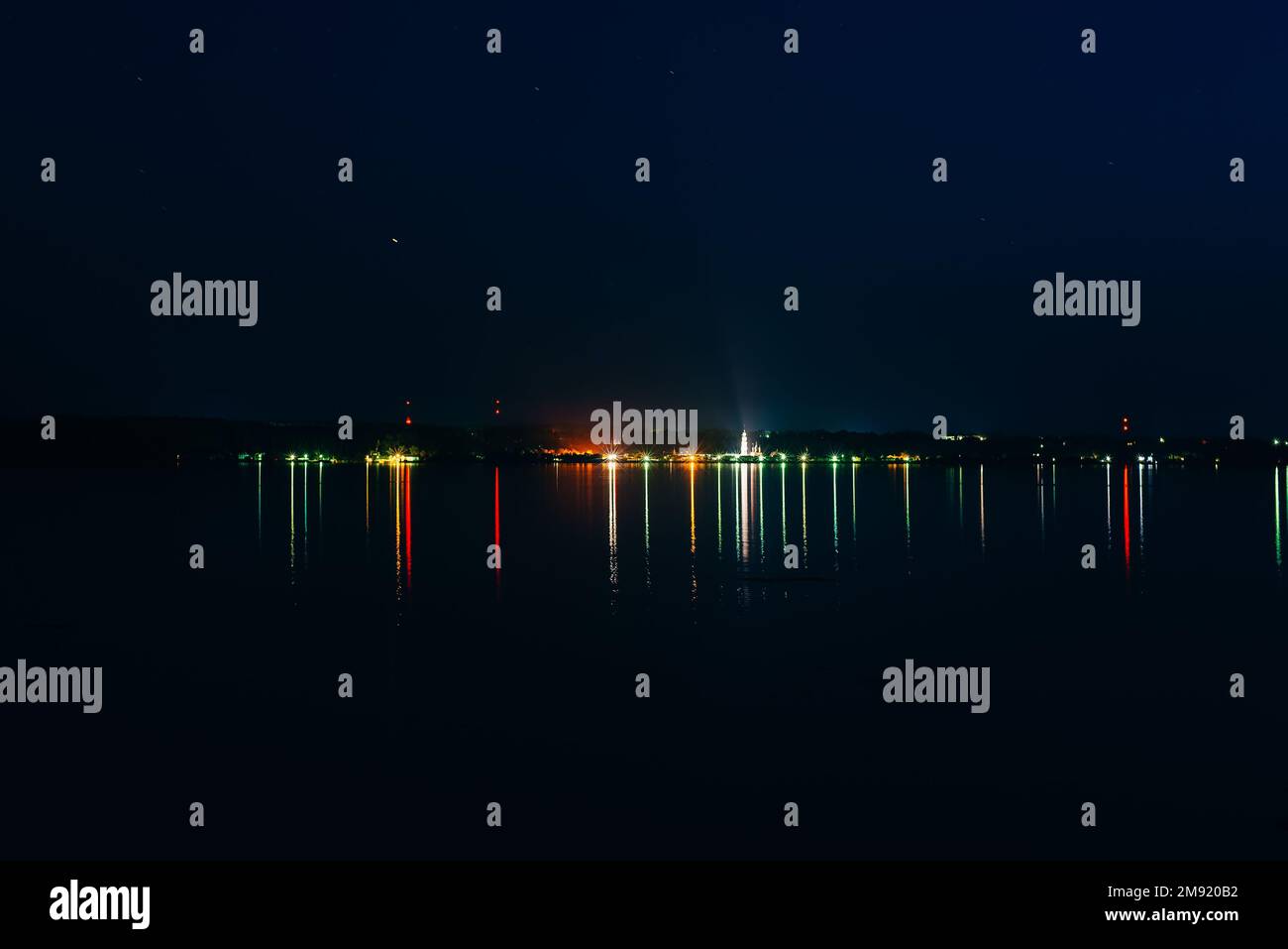 Reflection in water at night hi-res stock photography and images - Alamy
